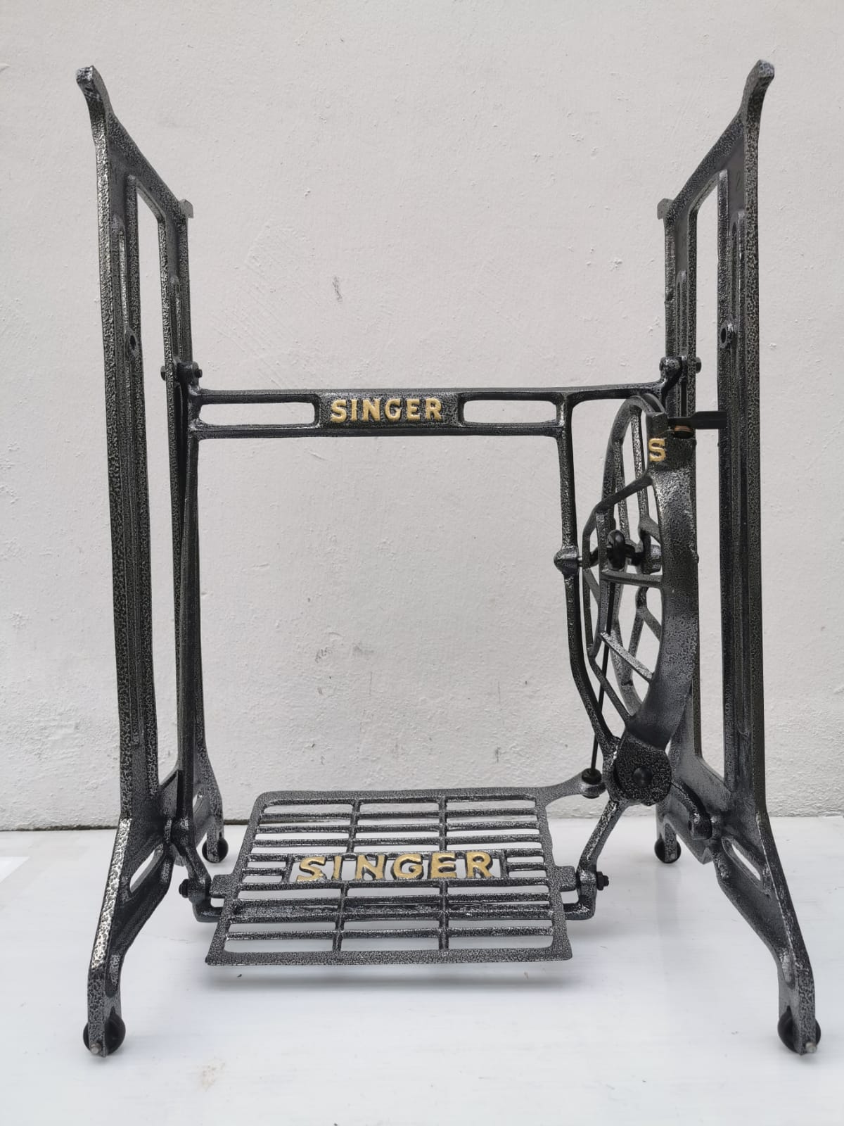 Metal Stand, Treadle type - Singer Original — Ban Soon Sewing Machine ...